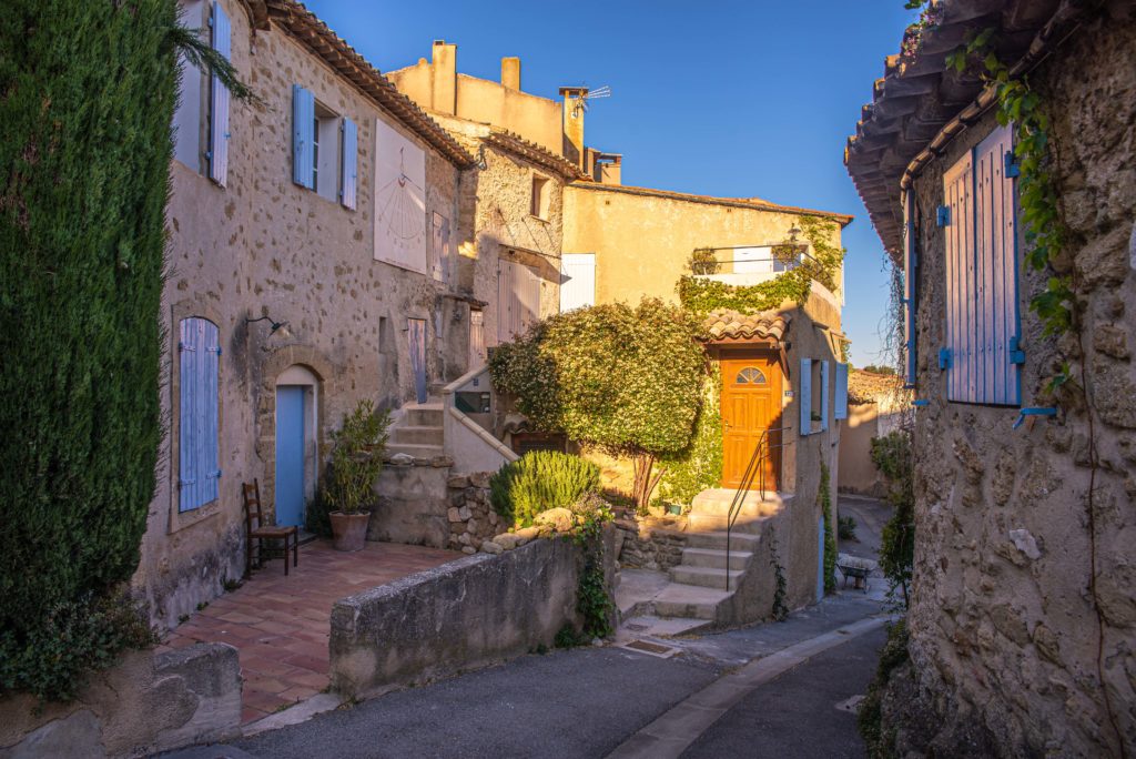 Vaugines Villages méconnus du Luberon blog voyage France-5 - Blog de ...