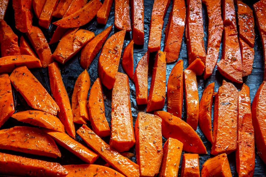 Burger haricots rouges veggie & frites de patate douce - Blog de Voyage ...